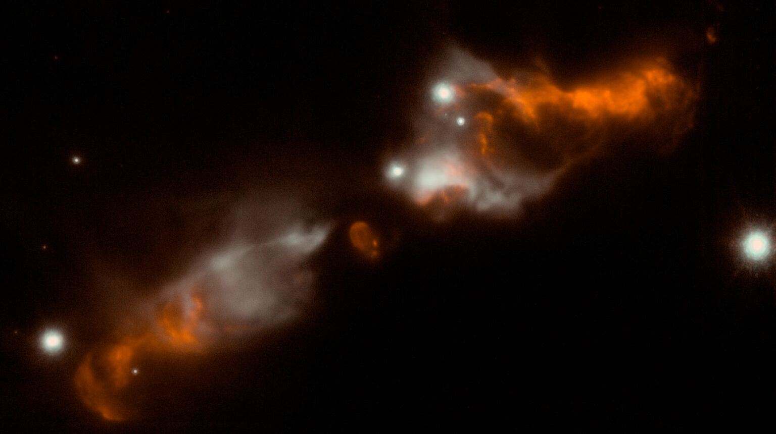 Getti di materia da una protostella massiccia – MEDIA INAF